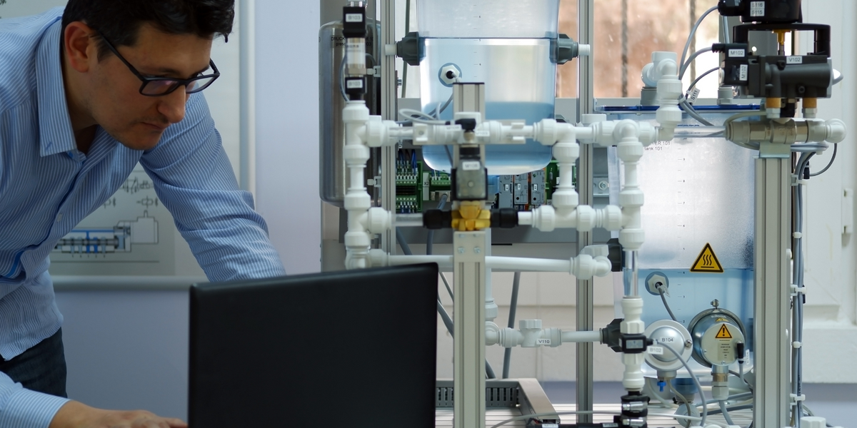 Beginner's Guide to Allen-Bradley PLC Programming with RSLogix 5000 — PLC Department